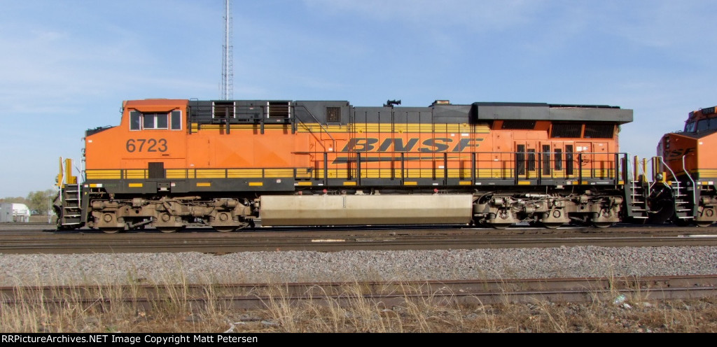 BNSF 6723